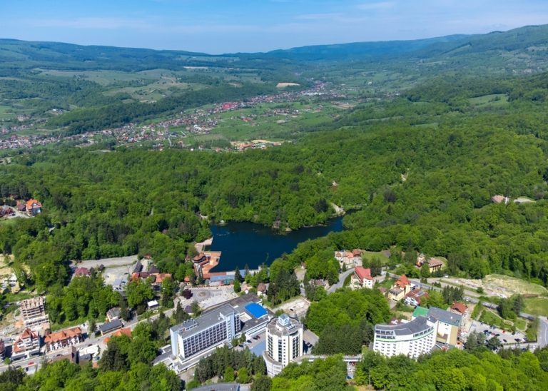 Tot ce trebuie sa stii despre Lacul Ursu, locul unic din Europa